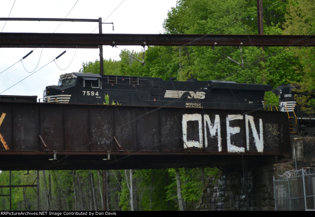 NS ES40DC 7594 trails on 61Z